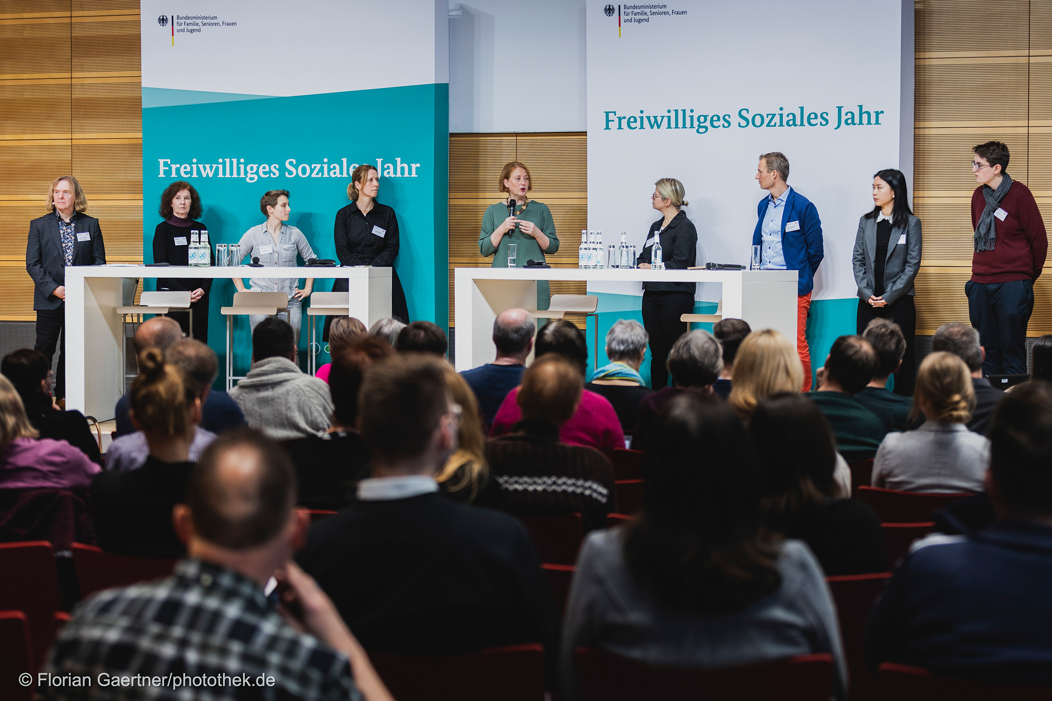 Freiwilligendienste für junge Menschen wichtiger denn je - BMBFSFJ