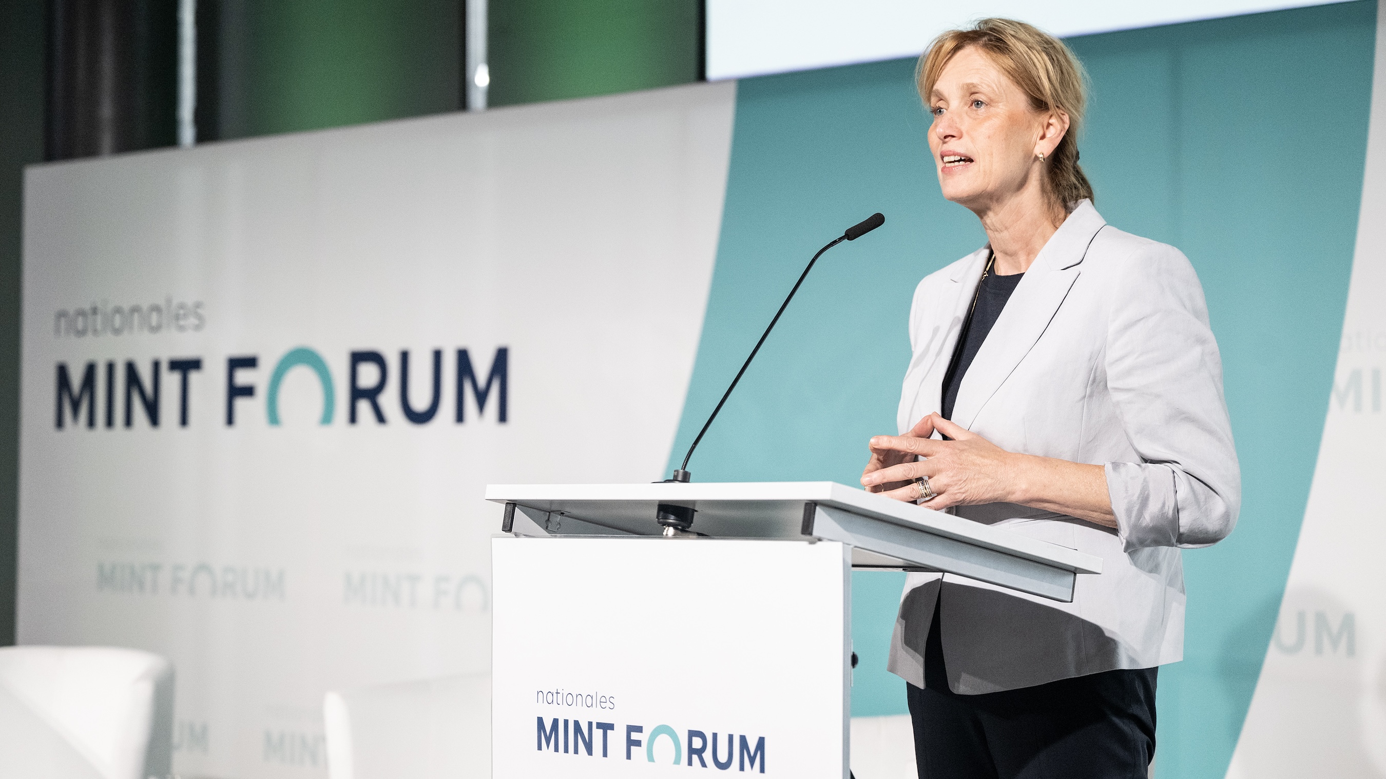 MINT Kompetenzen Als Schl ssel Zur Zukunft St rken BMBFSFJ mint-kompetenzen-als-schl-ssel-zur-zukunft-st-rken-bmbfsfj